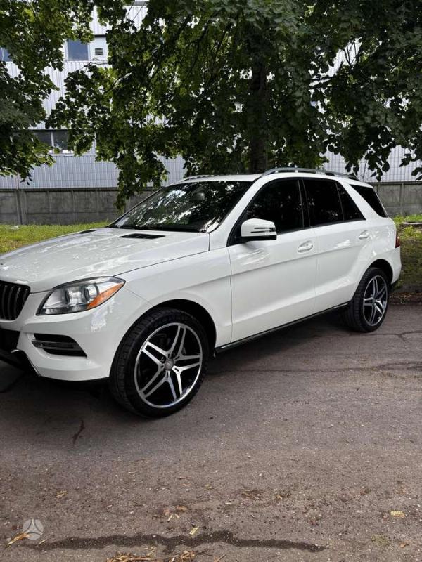 White Mercedes-Benz ML 350 2012 in Siauliai, with an engine capacity of 3.50 L and mileage of 294 thousand km for 11500 €, photo 3 on AUTOMOTO.COM.LV