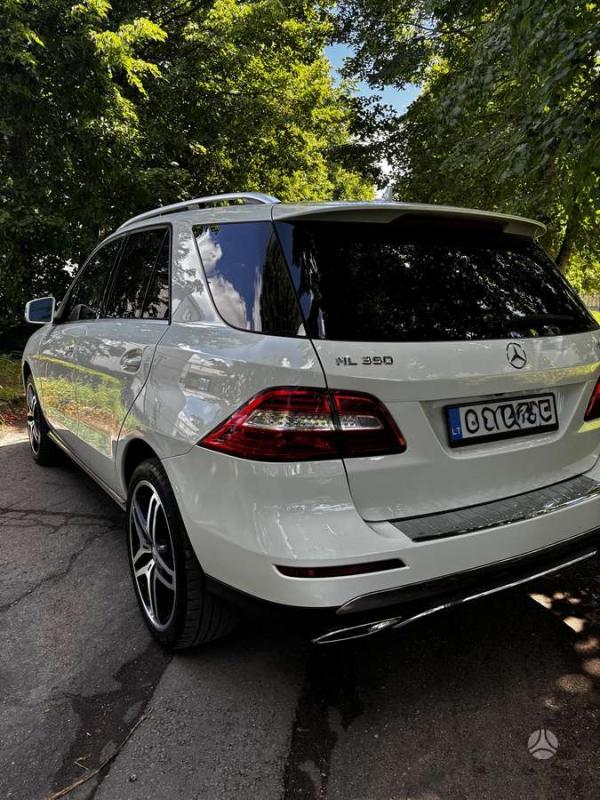 White Mercedes-Benz ML 350 2012 in Siauliai, with an engine capacity of 3.50 L and mileage of 294 thousand km for 11500 €, photo 8 on AUTOMOTO.COM.LV