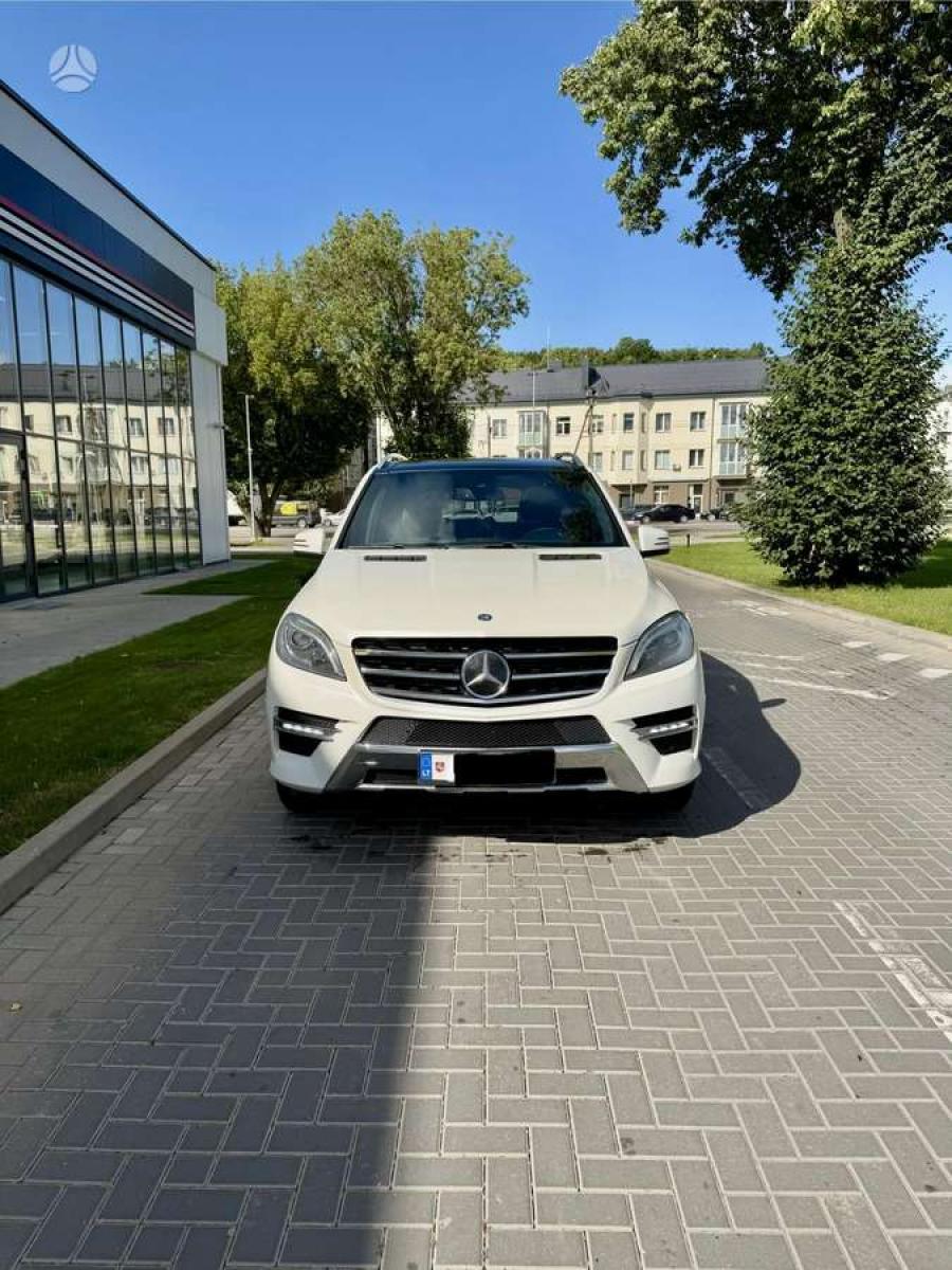 Белый Мерседес МЛ 350 2012 в Каунас, объемом двигателя 2.99 л и пробегом 365 тыс. км за 11000 €, фото 1 на AUTOMOTO.COM.LV