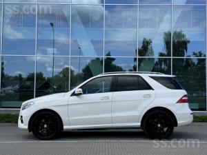 Balts Mercedes-Benz ML 350 2012 Rēzekne, ar dzinēja tilpumu 3.00 L un nobraukumu 267 tūkst. km par 14990 €, foto 8 vietnē AUTOMOTO.COM.LV