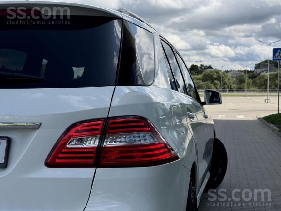 Balts Mercedes-Benz ML 350 2012 Rēzekne, ar dzinēja tilpumu 3.00 L un nobraukumu 267 tūkst. km par 14990 €, foto 9 vietnē AUTOMOTO.COM.LV