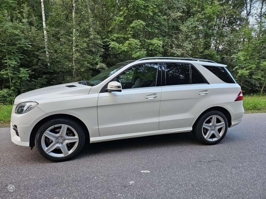 White Mercedes-Benz ML 350 2012 in Kaunas, with an engine capacity of 2.99 L and mileage of 180 thousand km for 15499 €, photo 1 on AUTOMOTO.COM.LV