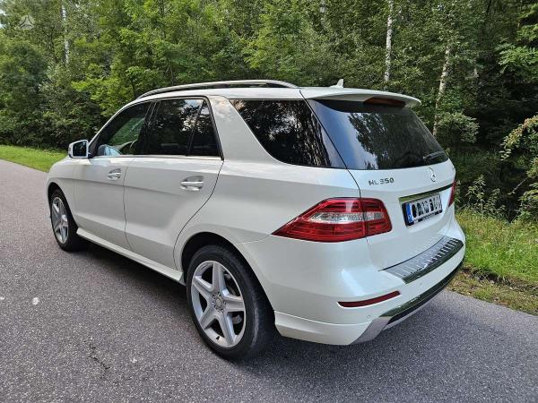 White Mercedes-Benz ML 350 2012 in Kaunas, with an engine capacity of 2.99 L and mileage of 180 thousand km for 15499 €, photo 4 on AUTOMOTO.COM.LV