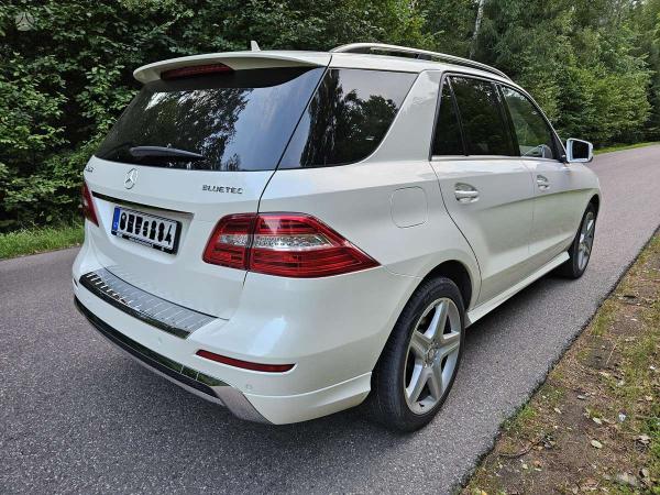 White Mercedes-Benz ML 350 2012 in Kaunas, with an engine capacity of 2.99 L and mileage of 180 thousand km for 15499 €, photo 6 on AUTOMOTO.COM.LV