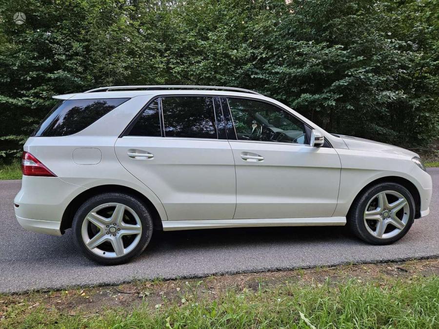 White Mercedes-Benz ML 350 2012 in Kaunas, with an engine capacity of 2.99 L and mileage of 180 thousand km for 15499 €, photo 7 on AUTOMOTO.COM.LV
