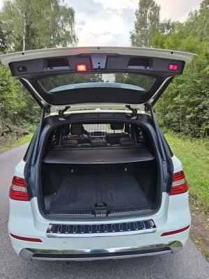 White Mercedes-Benz ML 350 2012 in Kaunas, with an engine capacity of 2.99 L and mileage of 180 thousand km for 15499 €, photo 10 on AUTOMOTO.COM.LV