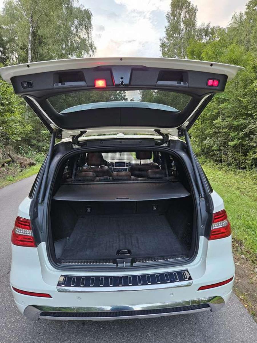 White Mercedes-Benz ML 350 2012 in Kaunas, with an engine capacity of 2.99 L and mileage of 180 thousand km for 15499 €, photo 10 on AUTOMOTO.COM.LV