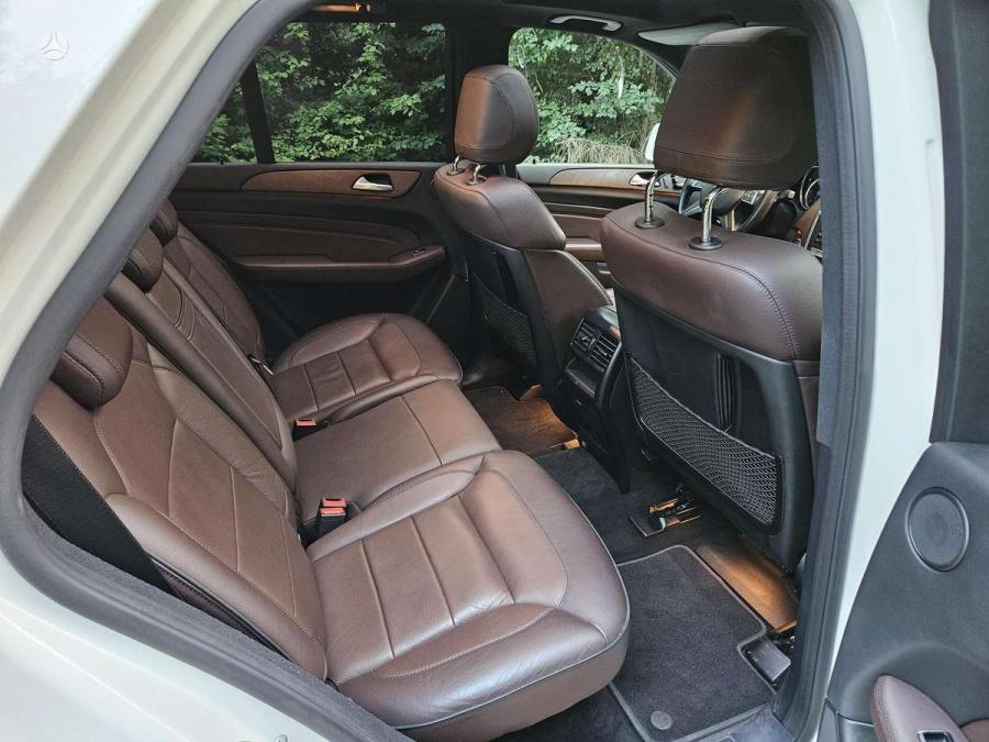 White Mercedes-Benz ML 350 2012 in Kaunas, with an engine capacity of 2.99 L and mileage of 180 thousand km for 15499 €, photo 12 on AUTOMOTO.COM.LV