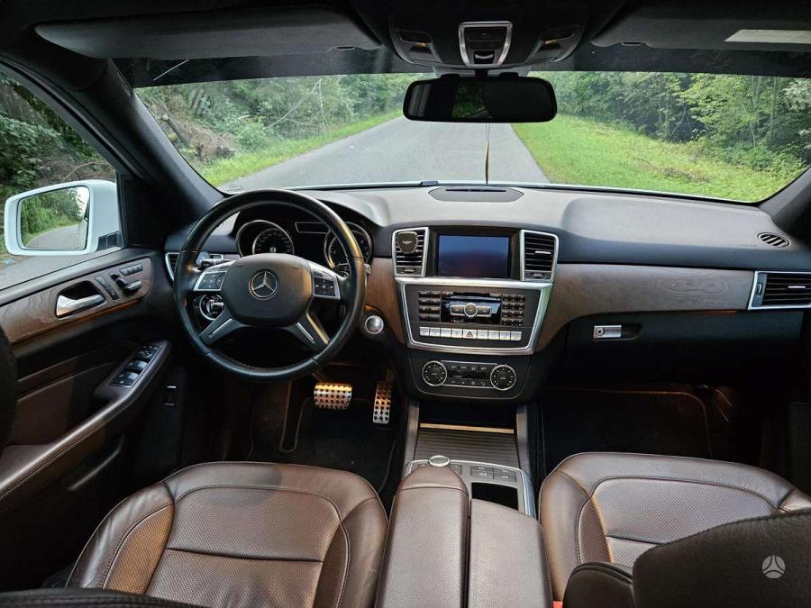 White Mercedes-Benz ML 350 2012 in Kaunas, with an engine capacity of 2.99 L and mileage of 180 thousand km for 15499 €, photo 14 on AUTOMOTO.COM.LV