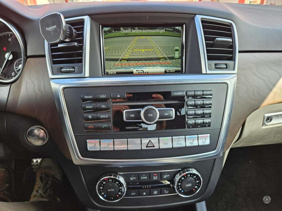 White Mercedes-Benz ML 350 2012 in Kaunas, with an engine capacity of 2.99 L and mileage of 180 thousand km for 15499 €, photo 16 on AUTOMOTO.COM.LV