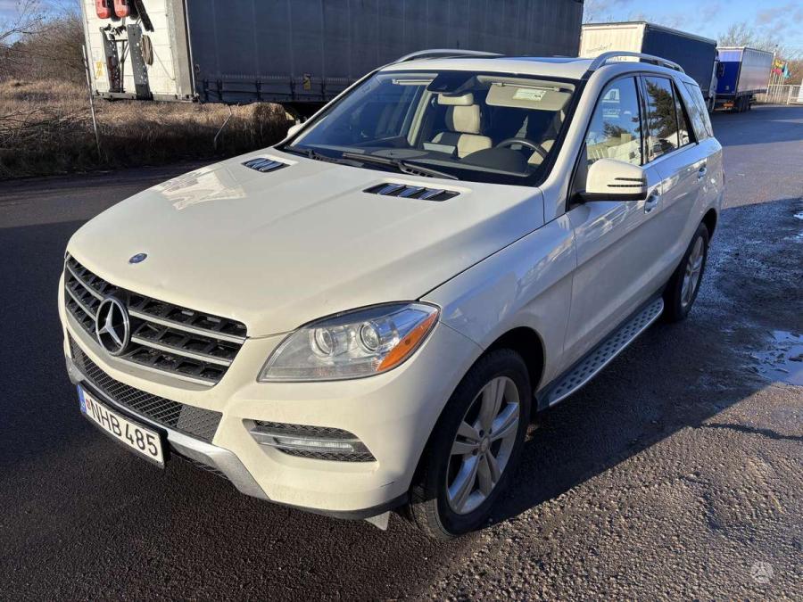 White Mercedes-Benz ML 350 2013 in Vilnius, with an engine capacity of 3.50 L and mileage of 286 thousand km for 13500 €, photo 1 on AUTOMOTO.COM.LV