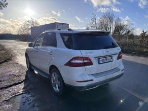 White Mercedes-Benz ML 350 2013 in Vilnius, with an engine capacity of 3.50 L and mileage of 286 thousand km for 13500 €, photo 3 on AUTOMOTO.COM.LV