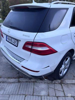 White Mercedes-Benz ML 350 2013 in Vilnius, with an engine capacity of 3.50 L and mileage of 286 thousand km for 13500 €, photo 9 on AUTOMOTO.COM.LV