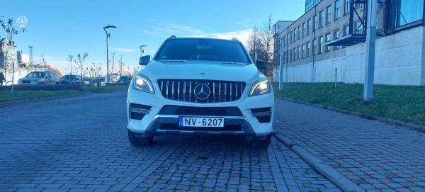 White Mercedes-Benz ML 350 2013 in Liepaja, with an engine capacity of 3.00 L and mileage of 17 thousand km for 16700 €, photo 1 on AUTOMOTO.COM.LV