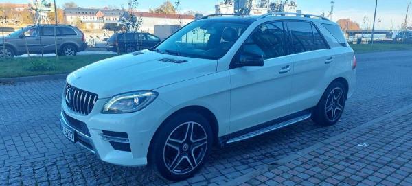 White Mercedes-Benz ML 350 2013 in Liepaja, with an engine capacity of 3.00 L and mileage of 17 thousand km for 16700 €, photo 2 on AUTOMOTO.COM.LV
