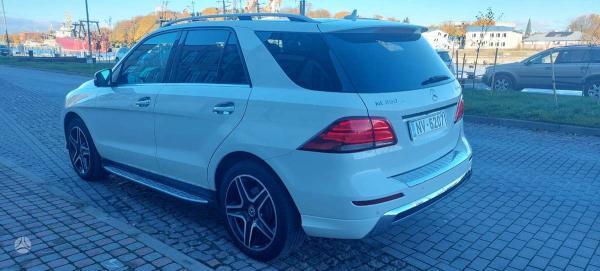 White Mercedes-Benz ML 350 2013 in Liepaja, with an engine capacity of 3.00 L and mileage of 17 thousand km for 16700 €, photo 3 on AUTOMOTO.COM.LV