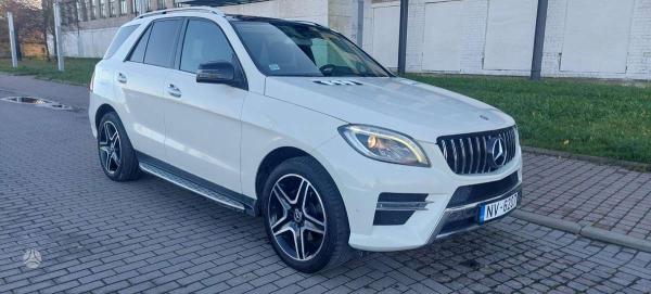 White Mercedes-Benz ML 350 2013 in Liepaja, with an engine capacity of 3.00 L and mileage of 17 thousand km for 16700 €, photo 5 on AUTOMOTO.COM.LV