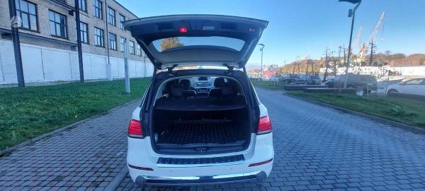 White Mercedes-Benz ML 350 2013 in Liepaja, with an engine capacity of 3.00 L and mileage of 17 thousand km for 16700 €, photo 6 on AUTOMOTO.COM.LV