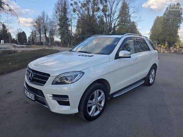 White Mercedes-Benz ML 350 2013 in Kaunas, with an engine capacity of 3.50 L and mileage of 138 thousand km for 14499 €, photo 1 on AUTOMOTO.COM.LV