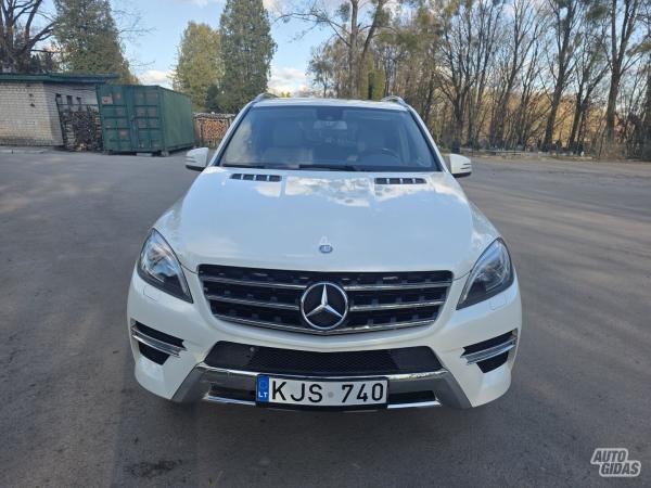 White Mercedes-Benz ML 350 2013 in Kaunas, with an engine capacity of 3.50 L and mileage of 138 thousand km for 14499 €, photo 2 on AUTOMOTO.COM.LV
