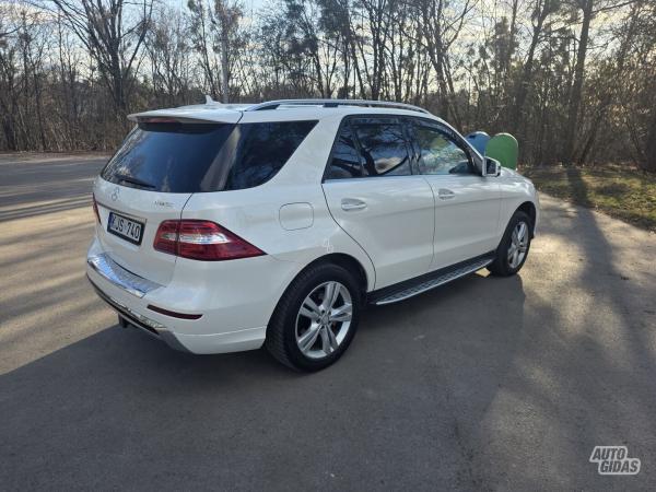 White Mercedes-Benz ML 350 2013 in Kaunas, with an engine capacity of 3.50 L and mileage of 138 thousand km for 14499 €, photo 4 on AUTOMOTO.COM.LV