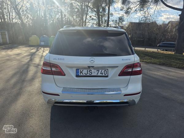 White Mercedes-Benz ML 350 2013 in Kaunas, with an engine capacity of 3.50 L and mileage of 138 thousand km for 14499 €, photo 5 on AUTOMOTO.COM.LV