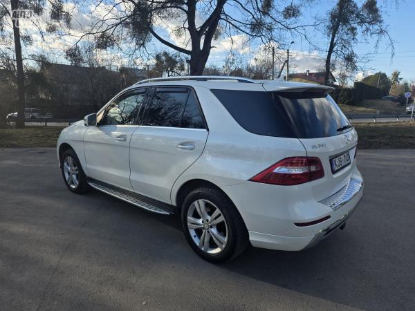 White Mercedes-Benz ML 350 2013 in Kaunas, with an engine capacity of 3.50 L and mileage of 138 thousand km for 14499 €, photo 6 on AUTOMOTO.COM.LV