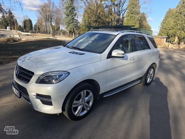 White Mercedes-Benz ML 350 2013 in Kaunas, with an engine capacity of 3.50 L and mileage of 138 thousand km for 14499 €, photo 7 on AUTOMOTO.COM.LV
