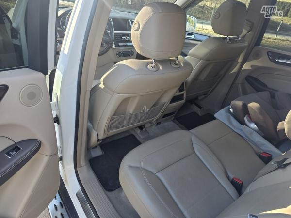 White Mercedes-Benz ML 350 2013 in Kaunas, with an engine capacity of 3.50 L and mileage of 138 thousand km for 14499 €, photo 10 on AUTOMOTO.COM.LV