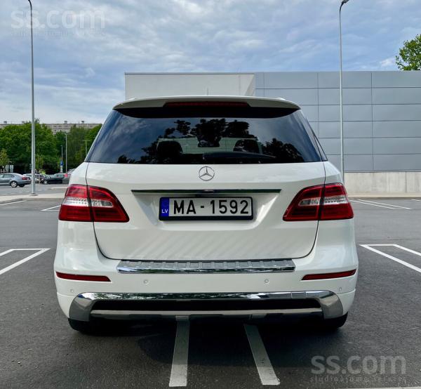 White Mercedes-Benz ML 350 2013 in Riga, with an engine capacity of 3.00 L and mileage of 227 thousand km for 15700 €, photo 6 on AUTOMOTO.COM.LV