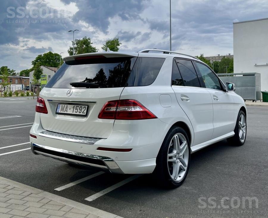 Белый Мерседес МЛ 350 2013 в Рига, объемом двигателя 3.00 л и пробегом 227 тыс. км за 15700 €, фото 9 на AUTOMOTO.COM.LV