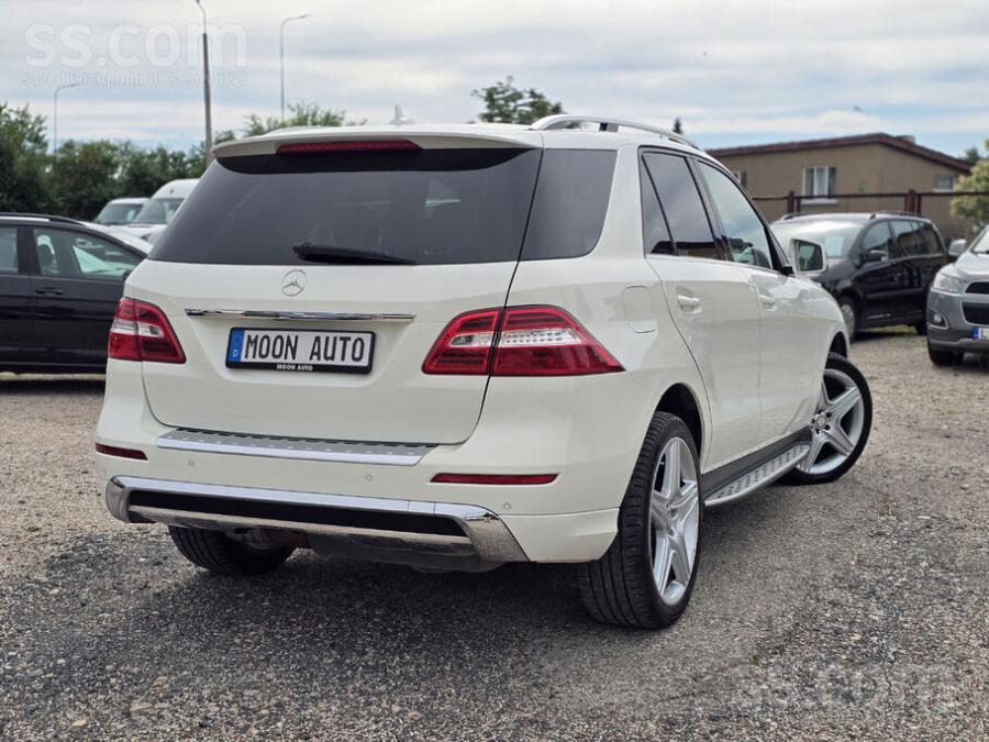 White Mercedes-Benz ML 350 2013 in Liepaja, with an engine capacity of 3.00 L and mileage of 269 thousand km for 16900 €, photo 3 on AUTOMOTO.COM.LV