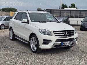 White Mercedes-Benz ML 350 2013 in Liepaja, with an engine capacity of 3.00 L and mileage of 269 thousand km for 16900 €, photo 5 on AUTOMOTO.COM.LV