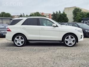 White Mercedes-Benz ML 350 2013 in Liepaja, with an engine capacity of 3.00 L and mileage of 269 thousand km for 16900 €, photo 6 on AUTOMOTO.COM.LV