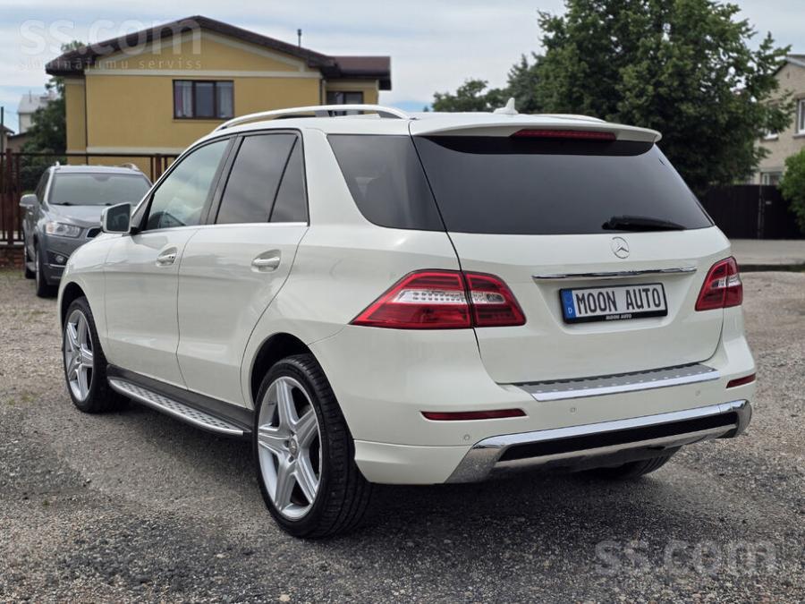 White Mercedes-Benz ML 350 2013 in Liepaja, with an engine capacity of 3.00 L and mileage of 269 thousand km for 16900 €, photo 9 on AUTOMOTO.COM.LV