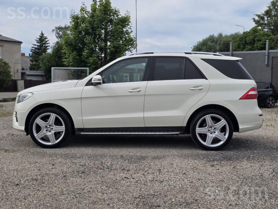 White Mercedes-Benz ML 350 2013 in Liepaja, with an engine capacity of 3.00 L and mileage of 269 thousand km for 16900 €, photo 10 on AUTOMOTO.COM.LV