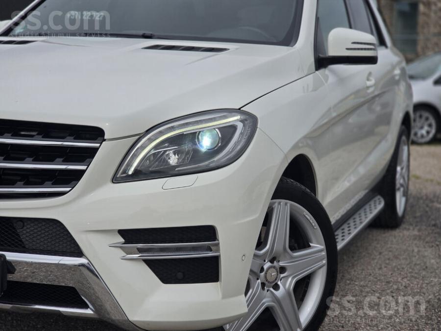 White Mercedes-Benz ML 350 2013 in Liepaja, with an engine capacity of 3.00 L and mileage of 269 thousand km for 16900 €, photo 11 on AUTOMOTO.COM.LV