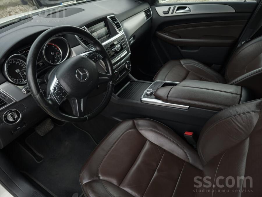 White Mercedes-Benz ML 350 2013 in Liepaja, with an engine capacity of 3.00 L and mileage of 269 thousand km for 16900 €, photo 12 on AUTOMOTO.COM.LV