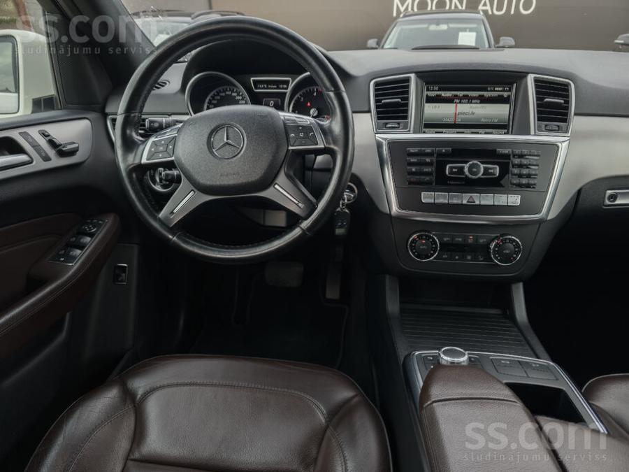 White Mercedes-Benz ML 350 2013 in Liepaja, with an engine capacity of 3.00 L and mileage of 269 thousand km for 16900 €, photo 14 on AUTOMOTO.COM.LV