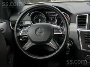 White Mercedes-Benz ML 350 2013 in Liepaja, with an engine capacity of 3.00 L and mileage of 269 thousand km for 16900 €, photo 15 on AUTOMOTO.COM.LV