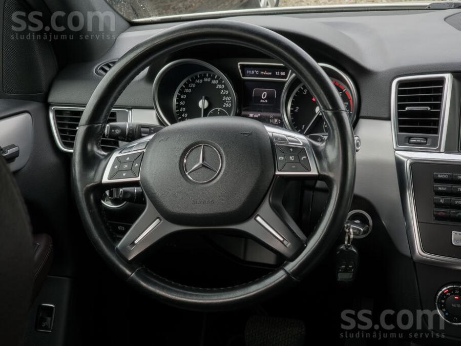 White Mercedes-Benz ML 350 2013 in Liepaja, with an engine capacity of 3.00 L and mileage of 269 thousand km for 16900 €, photo 15 on AUTOMOTO.COM.LV