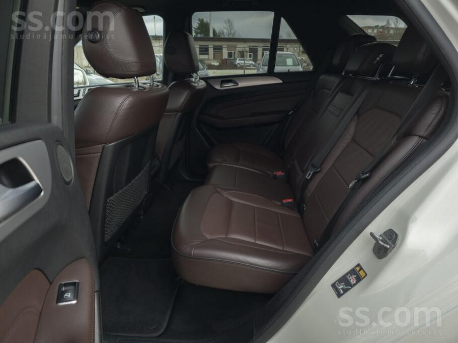 White Mercedes-Benz ML 350 2013 in Liepaja, with an engine capacity of 3.00 L and mileage of 269 thousand km for 16900 €, photo 16 on AUTOMOTO.COM.LV