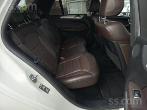 White Mercedes-Benz ML 350 2013 in Liepaja, with an engine capacity of 3.00 L and mileage of 269 thousand km for 16900 €, photo 17 on AUTOMOTO.COM.LV