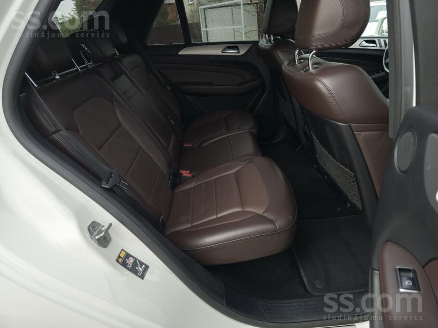 White Mercedes-Benz ML 350 2013 in Liepaja, with an engine capacity of 3.00 L and mileage of 269 thousand km for 16900 €, photo 17 on AUTOMOTO.COM.LV