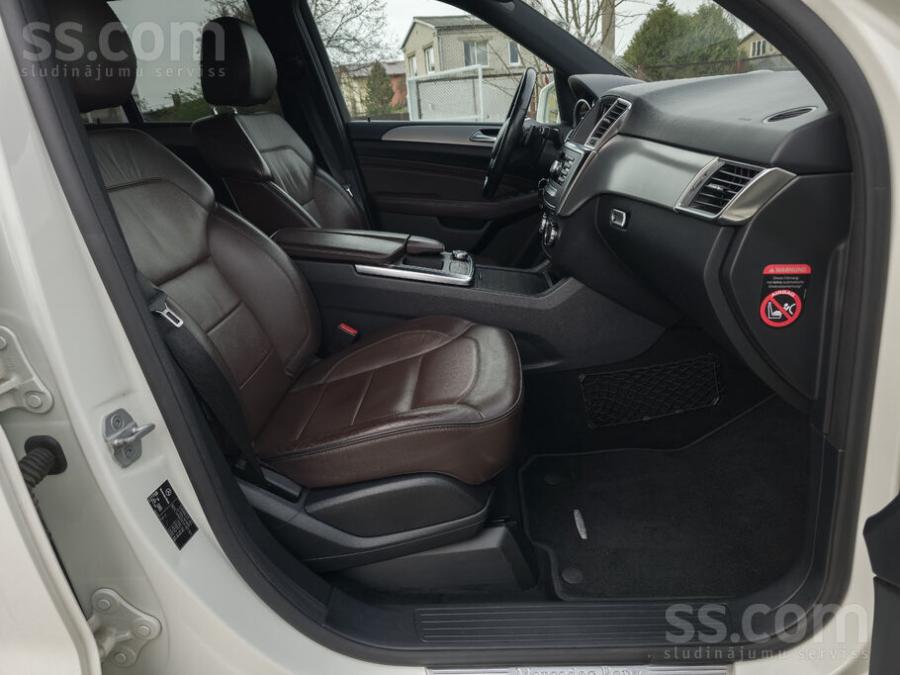 White Mercedes-Benz ML 350 2013 in Liepaja, with an engine capacity of 3.00 L and mileage of 269 thousand km for 16900 €, photo 18 on AUTOMOTO.COM.LV