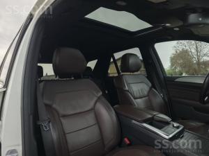 White Mercedes-Benz ML 350 2013 in Liepaja, with an engine capacity of 3.00 L and mileage of 269 thousand km for 16900 €, photo 19 on AUTOMOTO.COM.LV