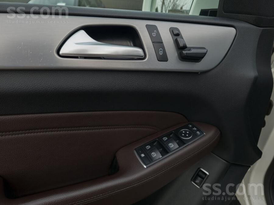 White Mercedes-Benz ML 350 2013 in Liepaja, with an engine capacity of 3.00 L and mileage of 269 thousand km for 16900 €, photo 20 on AUTOMOTO.COM.LV