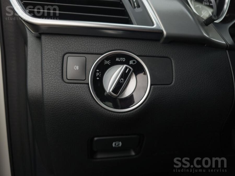 White Mercedes-Benz ML 350 2013 in Liepaja, with an engine capacity of 3.00 L and mileage of 269 thousand km for 16900 €, photo 22 on AUTOMOTO.COM.LV
