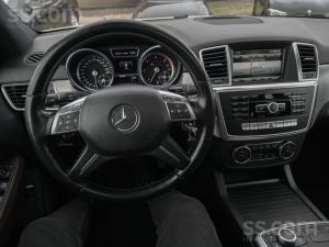 White Mercedes-Benz ML 350 2013 in Liepaja, with an engine capacity of 3.00 L and mileage of 269 thousand km for 16900 €, photo 23 on AUTOMOTO.COM.LV