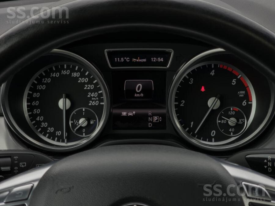 White Mercedes-Benz ML 350 2013 in Liepaja, with an engine capacity of 3.00 L and mileage of 269 thousand km for 16900 €, photo 24 on AUTOMOTO.COM.LV